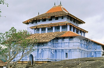 Three other Main temples in kandy -Ambakke,Gadaladeniya,Lankathilaka ...