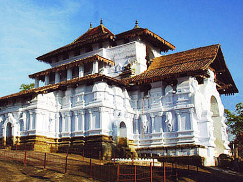 Three other Main temples in kandy -Ambakke,Gadaladeniya,Lankathilaka ...