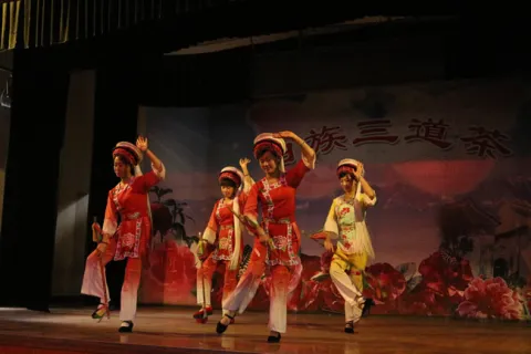 The three course tea of Bai people 白族三道茶表演 | Synotrip